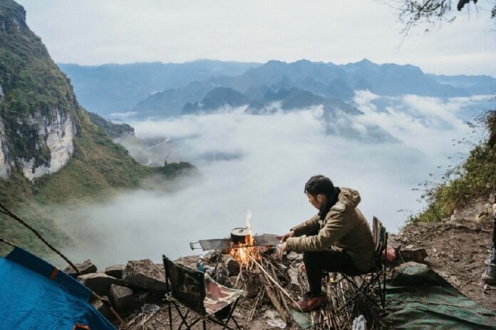 Chinh phục vách đá trắng Hà Giang – “Cung đường trên mây” kỳ vĩ