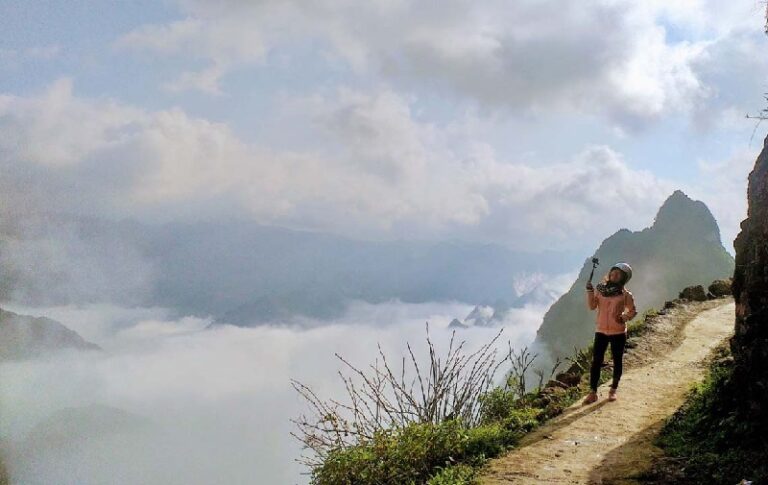 Chinh phục vách đá trắng Hà Giang – “Cung đường trên mây” kỳ vĩ